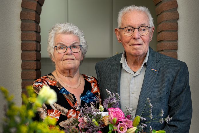 Diamanten paar Van Ooijen: een levenslange liefde die begon op de ...