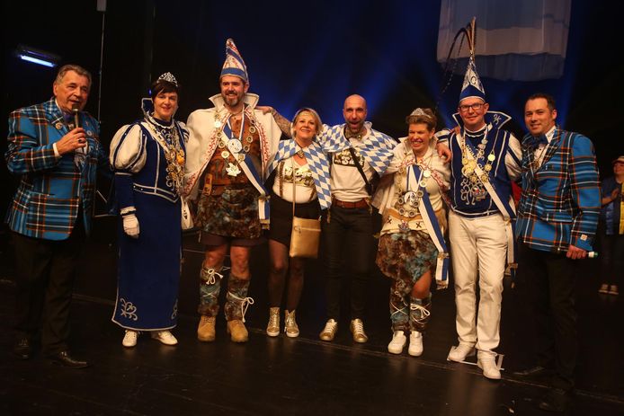Jurgen en Sassa zwaaien scepter | Halle | hln.be