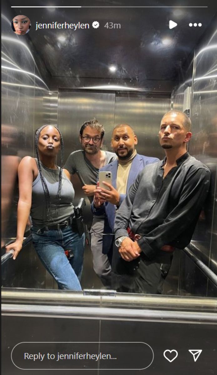 BV 24/7. Staf Coppens poseert met belangrijkste vrouwen in zijn leven ...