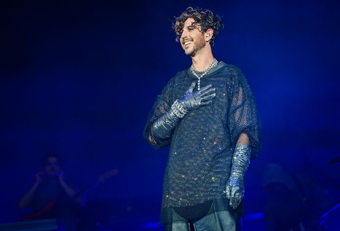 Concert van Oscar and the wolf in mum van tijd uitverkocht | Muziek ...