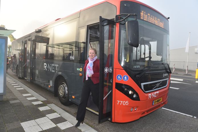 Frequent rijdende R-net bus naar Oud-Beijerland | Hoeksche Waard | AD.nl