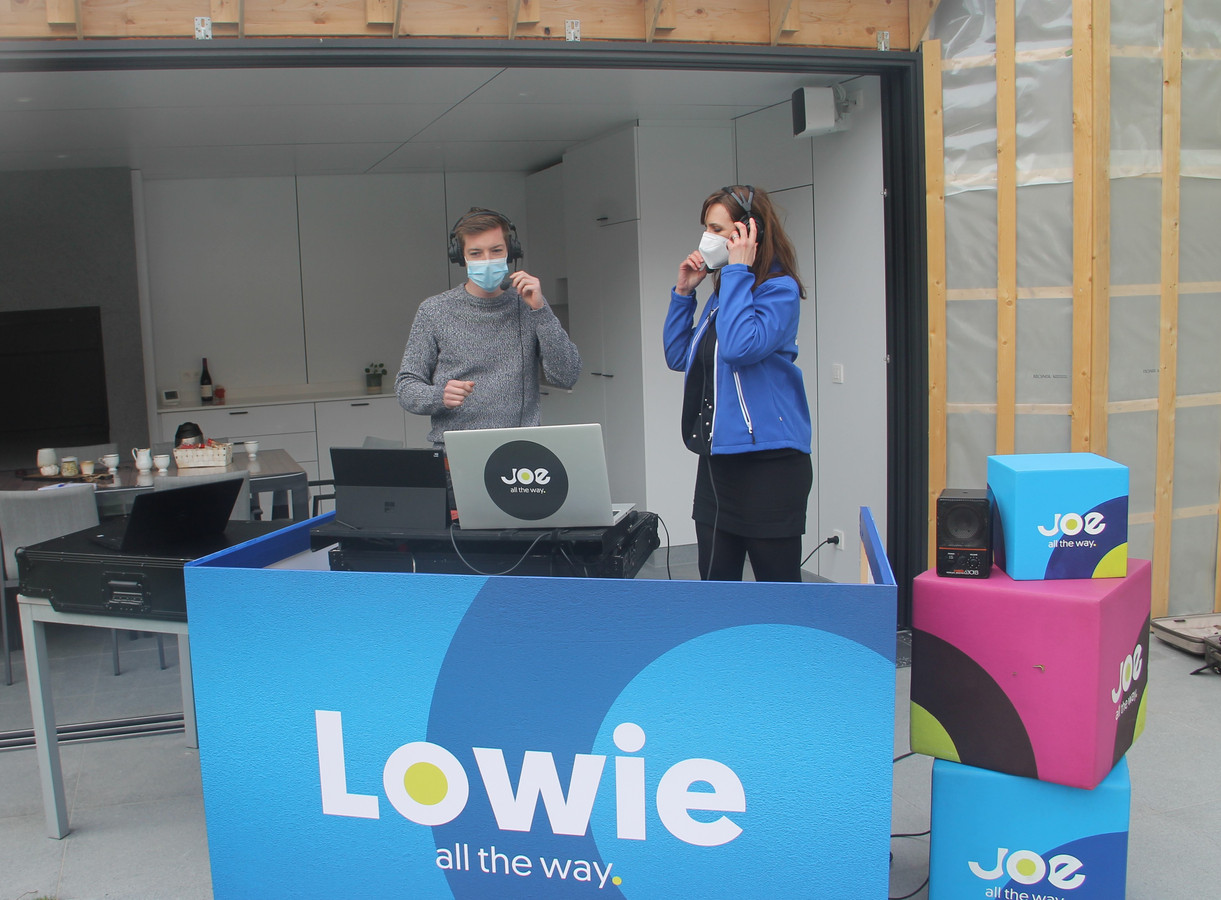 Zus verrast Emelgemnaar met ‘Koeriers van Plezier’: Joe laat Lowie (23 ...