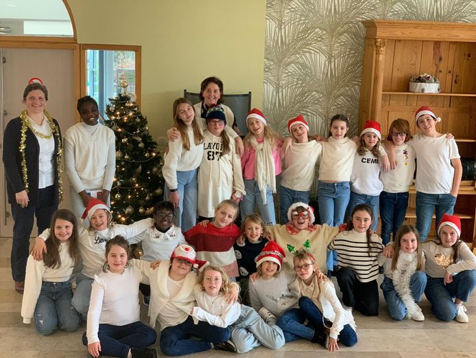 Schoolkoor brengt kerstsfeer in rusthuis Sint-Franciscus in Brakel ...