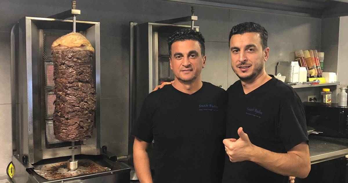 100 minderbedeelden krijgen gratis kerstmaaltijd bij kebabzaak Snack Aydin | Hasselt | hln.be