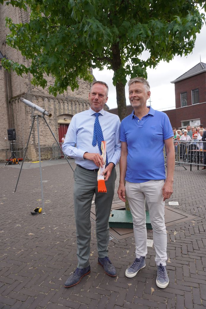 Wethouder lost winnende schot en wordt gekroond tot schutterskoning van ...
