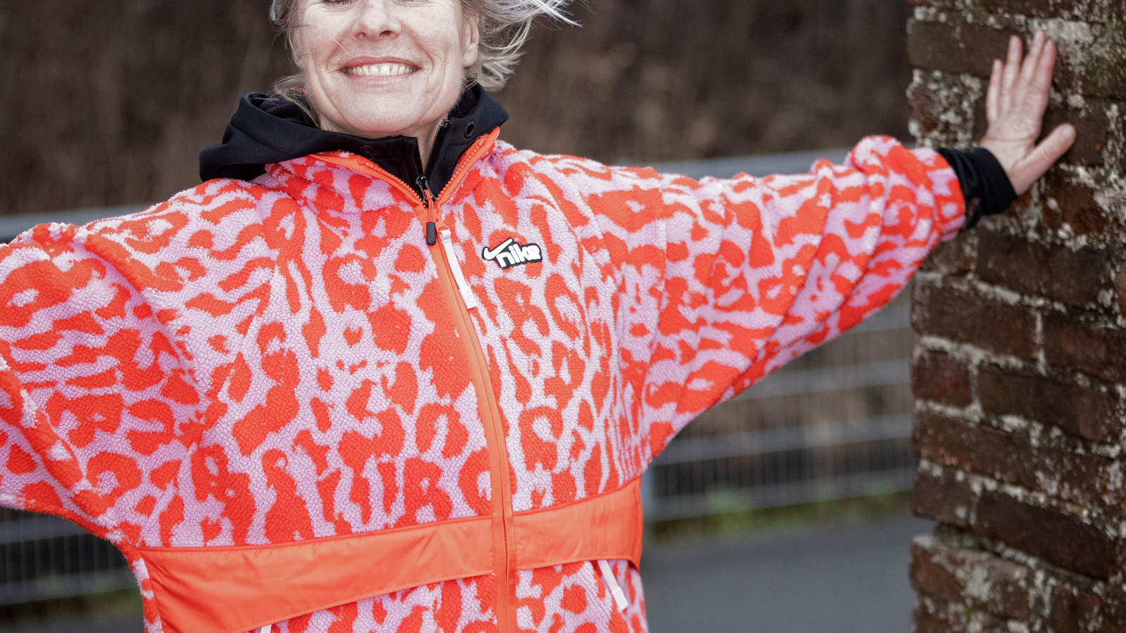 Elles (51) had darmkanker en geeft nu oncologische sportles aan ...