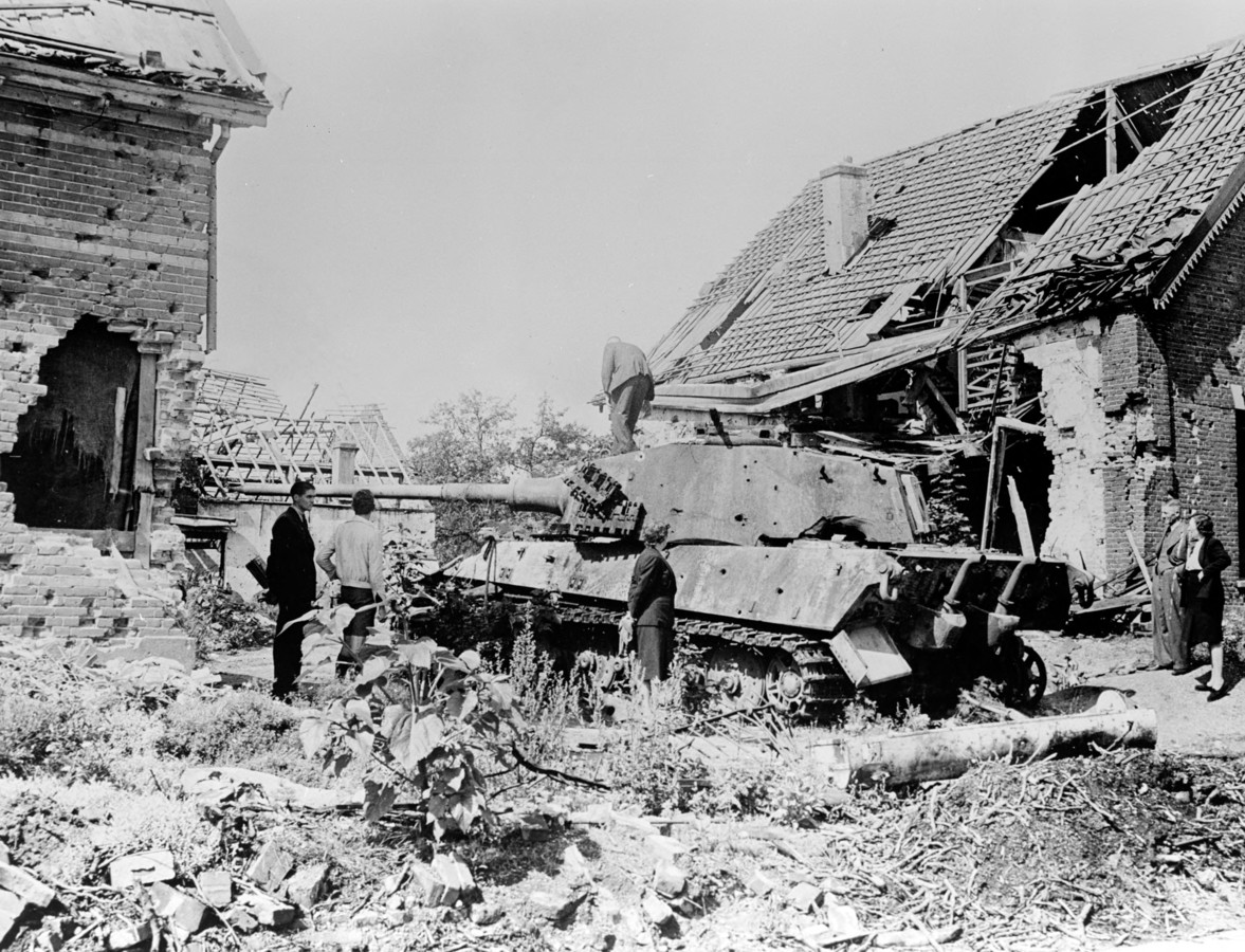 Zwitsers museum restaureert Duitse Königstiger die mogelijk werd ...