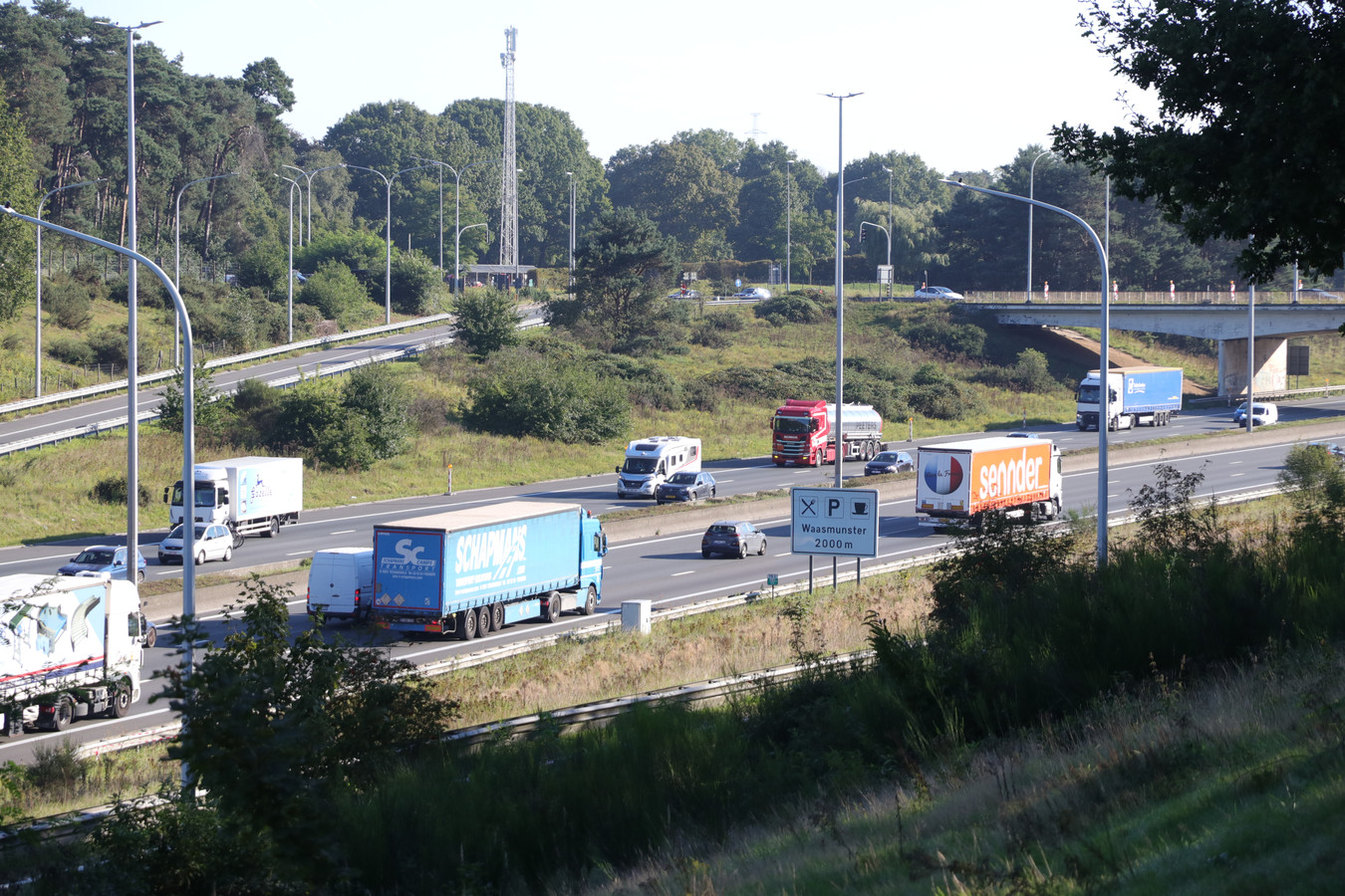 20 minuten file op E17 richting Kortrijk door ongeval in Waasmunster ...