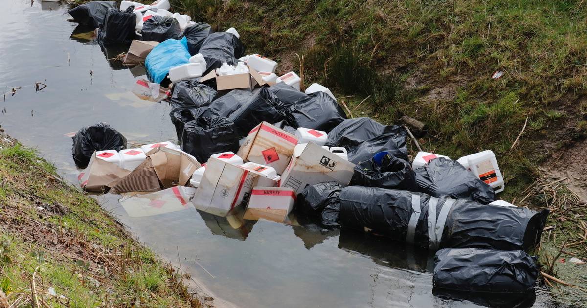 Drugsdumping in Eindhoven: vaten en afvalzakken in stroompje gelazerd ...