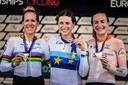 Teleurgestelde Ellen van Dijk over zilveren EK-medaille: ‘Ik gooi hem ...