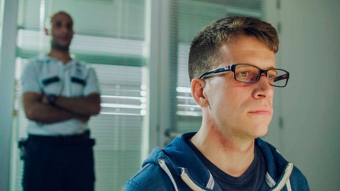 Exit Simon uit ‘Familie’ | TV | hln.be