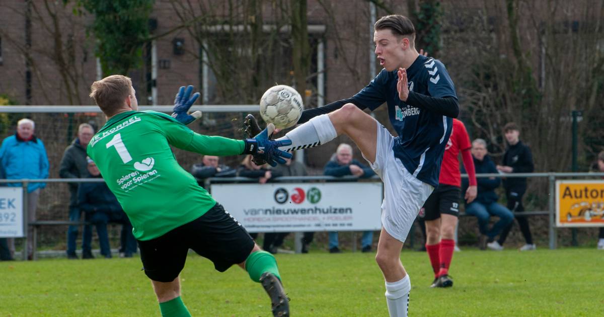 NSC op stoom, assistent-coach op doel en opluchting bij Hoogland: dit ...