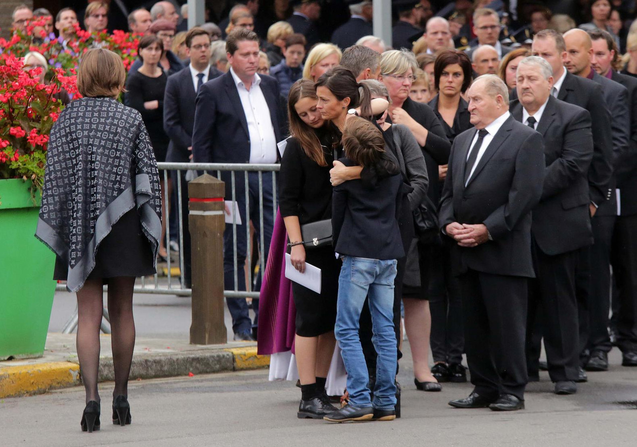 Afscheid van een warm, bescheiden, eerlijk man | Foto | hln.be