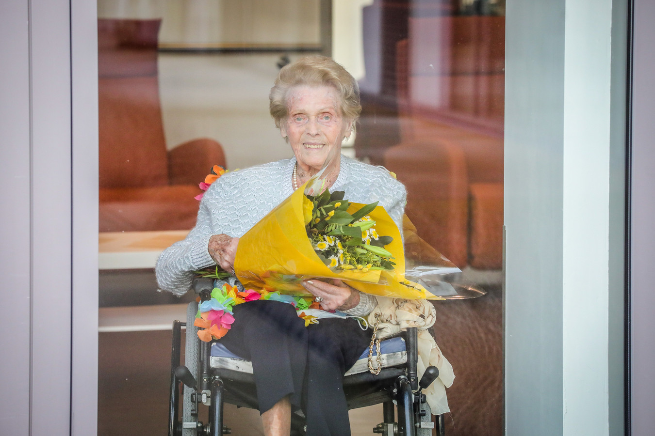 Georgette viert 101ste verjaardag... met het snijden van frietjes ... Georgette viert 101ste verjaardag... met het snijden van frietjes ...