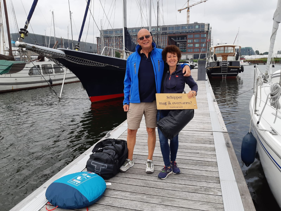 Wieke van Oordt liftte per boot veertig dagen door Nederland, nu brengt ...