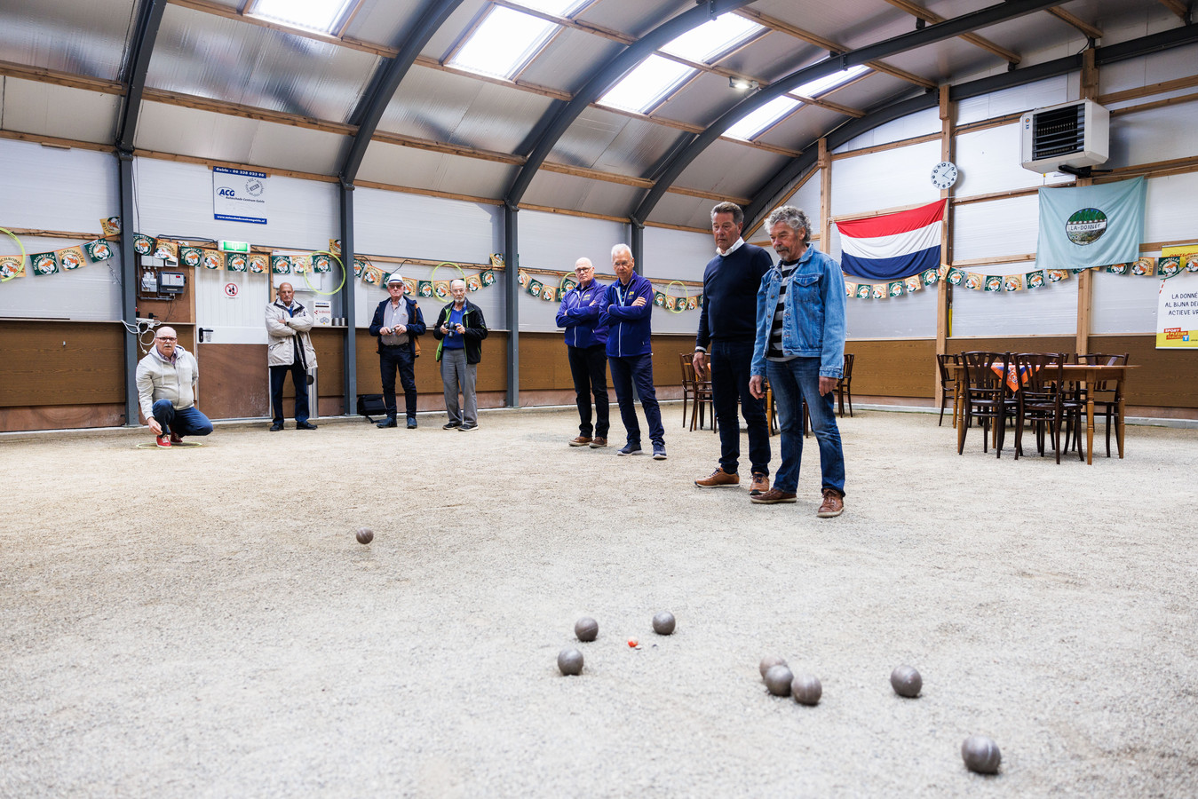 Tilburg heeft nieuwe, overdekte petanquehal: ‘Eindelijk kunnen we het ...