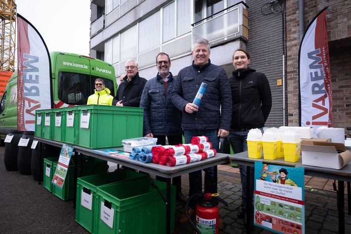 IVAREM trekt met mini-recyclagepark naar de markt | Mechelen | hln.be