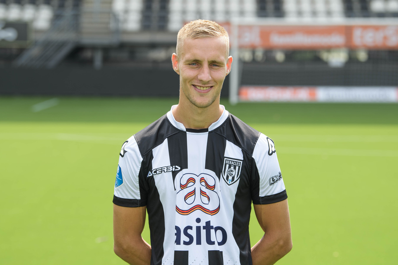 Van der Water krijgt maximale boete na afzeggen wedstrijd | Foto ...