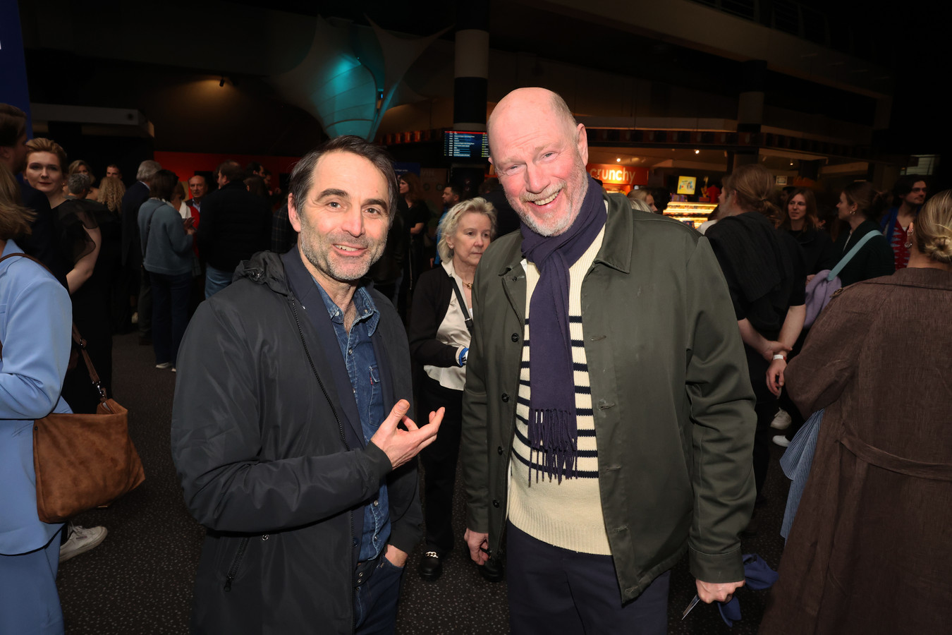 IN BEELD. Lauren Versnick schittert met nieuw kapsel op de première van ...