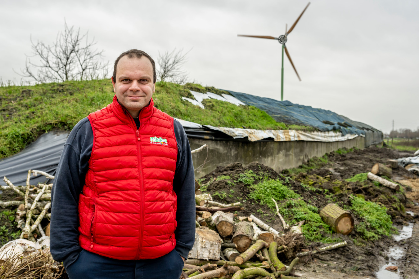 “Een zegen voor mijn energiefactuur”: boer Davy (35) zet zélf windmolen ...