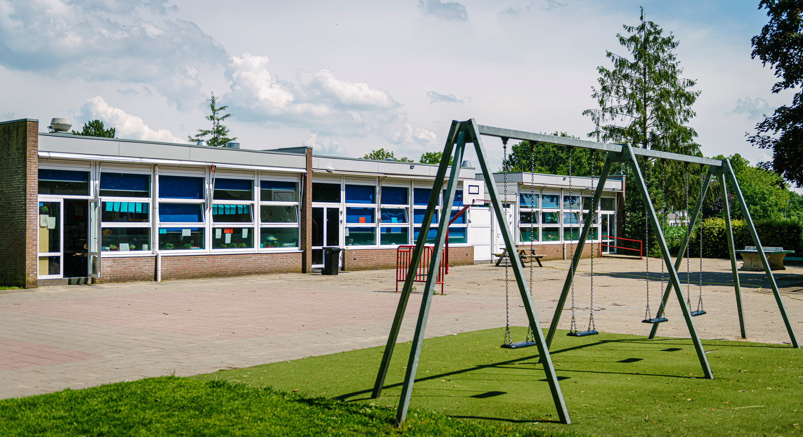 Basisscholen hebben miljarden, maar er is geen leerkracht te vinden ...