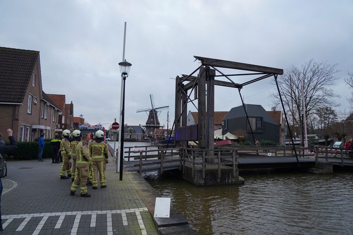 Deel van Boazbrug in Meppel breekt af: één gewonde | Meppel | destentor.nl