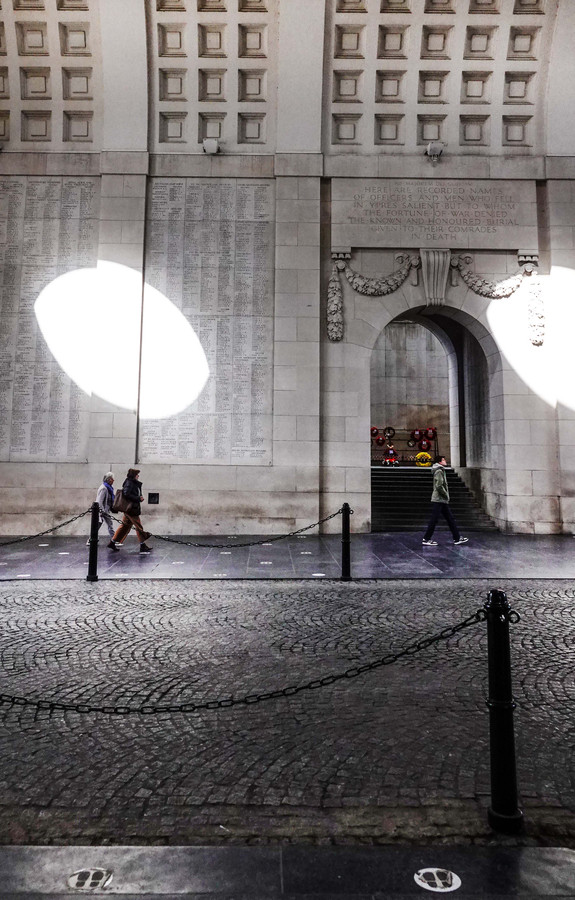 Iconische Menenpoort in Ieper gaat twee jaar in de steigers: “Last Post ...