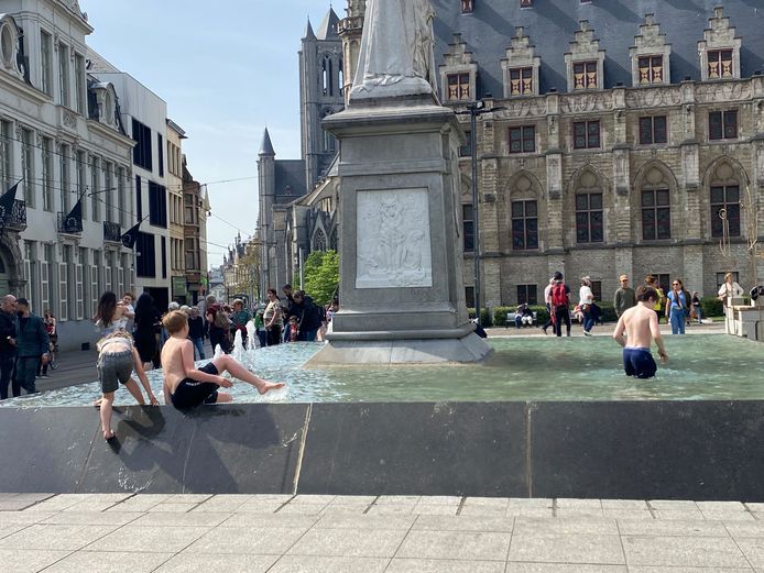 KIJK. Gent geniet met volle teugen van die ene zonnige zomerdag: van ...