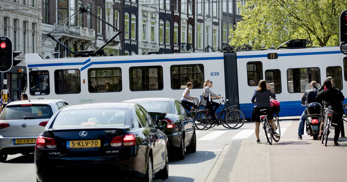 Wie heeft er voorrang? Verkeer vaak te moeilijk | Nieuws | AD.nl