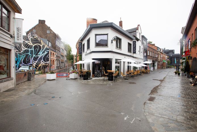 Els (42) verwent Hasselaar met zuiderse vakantiesfeer bij ‘NEKE Something Els’: “Proef ik iets ...