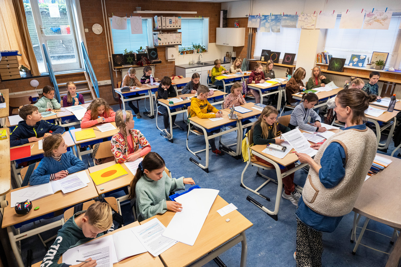 Les in kelder op Arnhemse school moet snel stoppen, tijdelijk nieuw ...