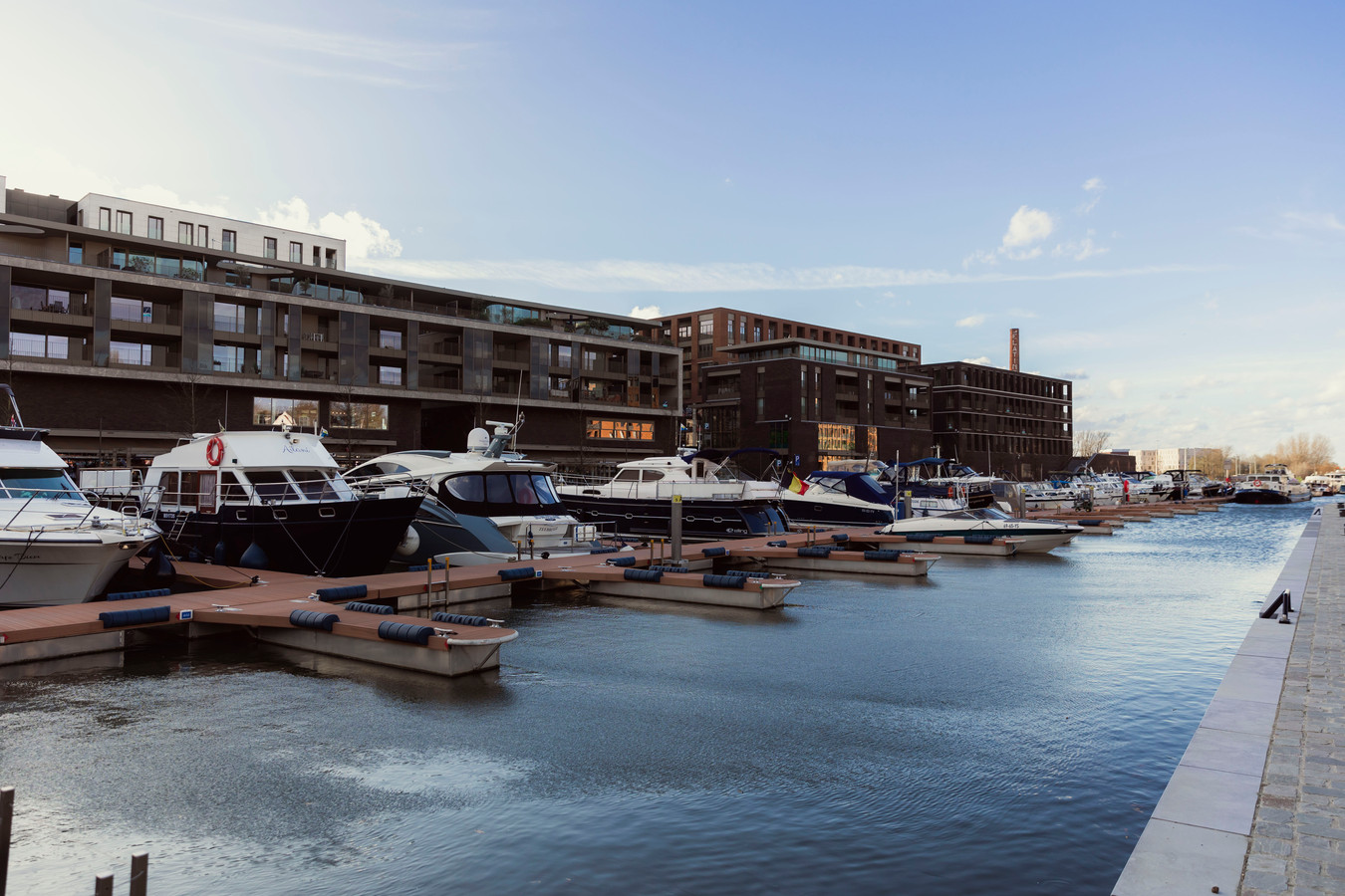 Havenhuis aan kanaalkom Hasselt opent de deuren: “28.000 spiegeltjes op ...