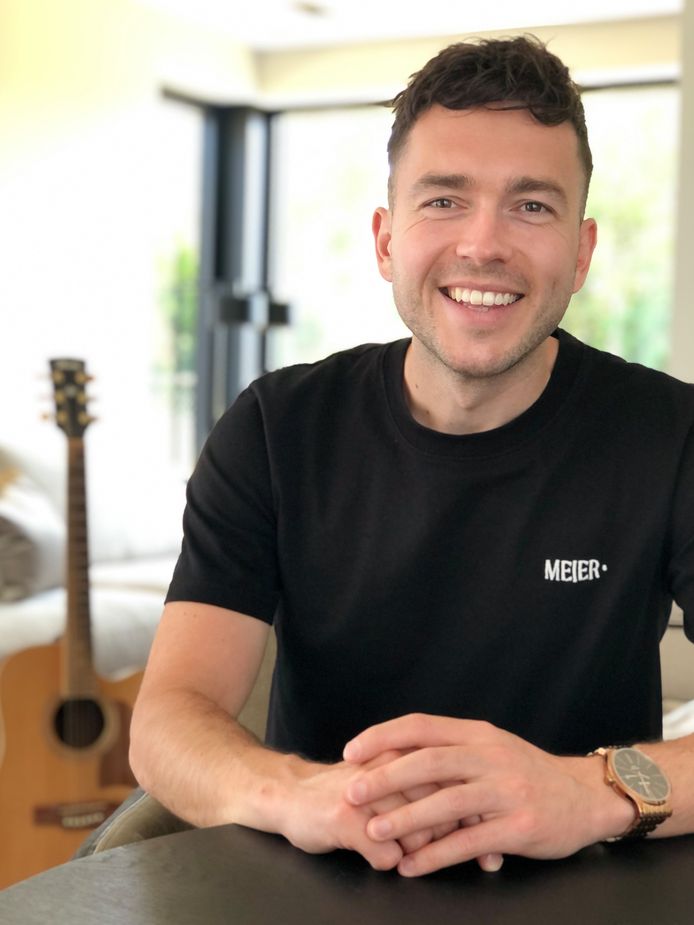 Raymon Hermans zingt op Mooi Was Die Tijd: ‘Mijn positieve teksten zijn ...