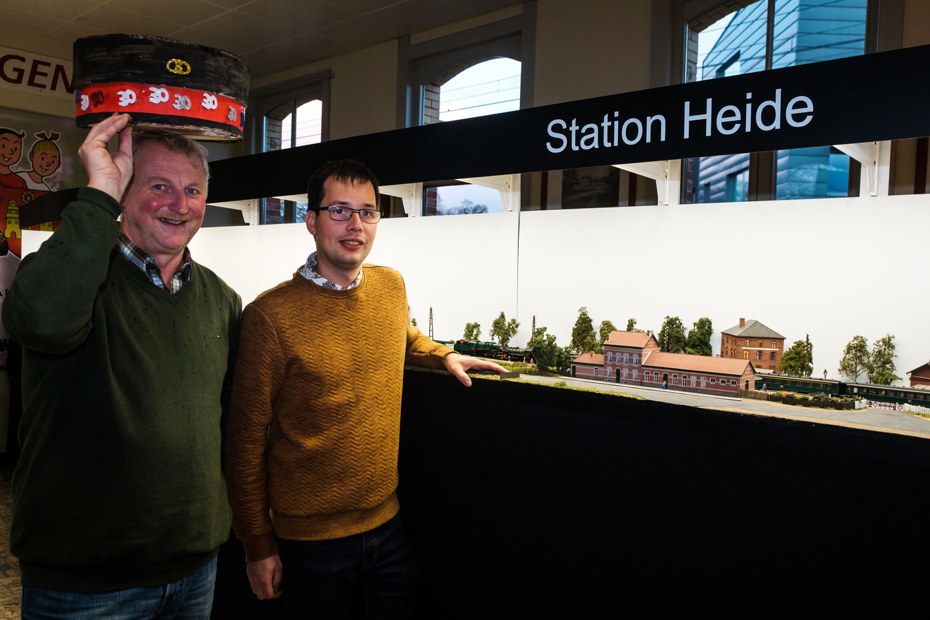 Metersgrote treinmaquette ter ere van stationschef met dertig jaar ...