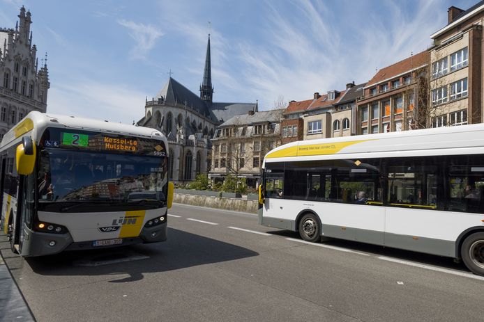 Voortaan kunnen reizigers in app van De Lijn hun bus in realtime volgen ...