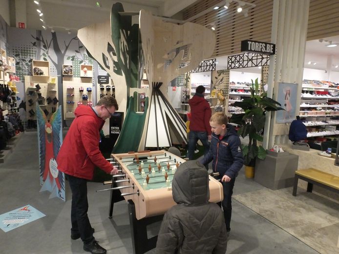 Vernieuwde Torfs-winkel opent de deuren | Deinze | hln.be