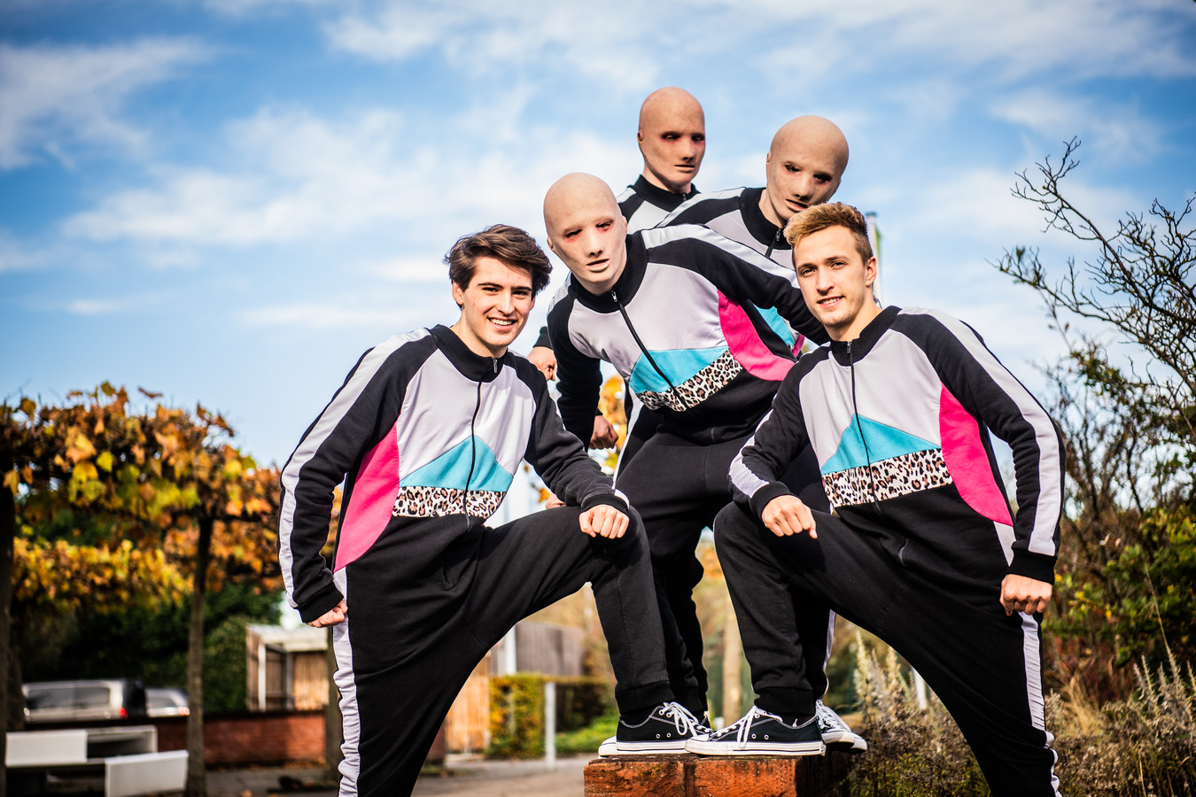 Baba Yega praat voor het eerst én gaat uit de kleren in nieuwe ...