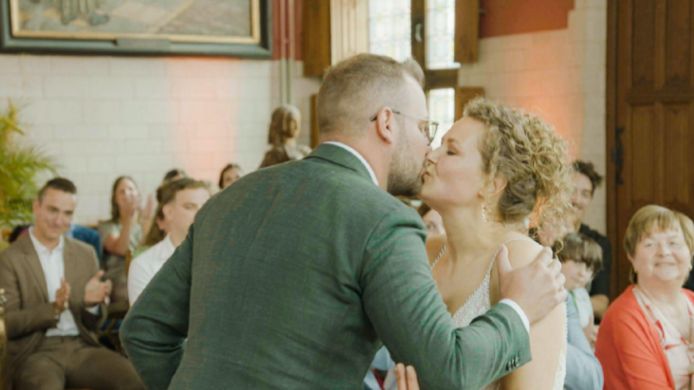 En dan haalt de bruidegom tijdens de huwelijksnacht plots zijn apparaat boven: “Ik ben in ...