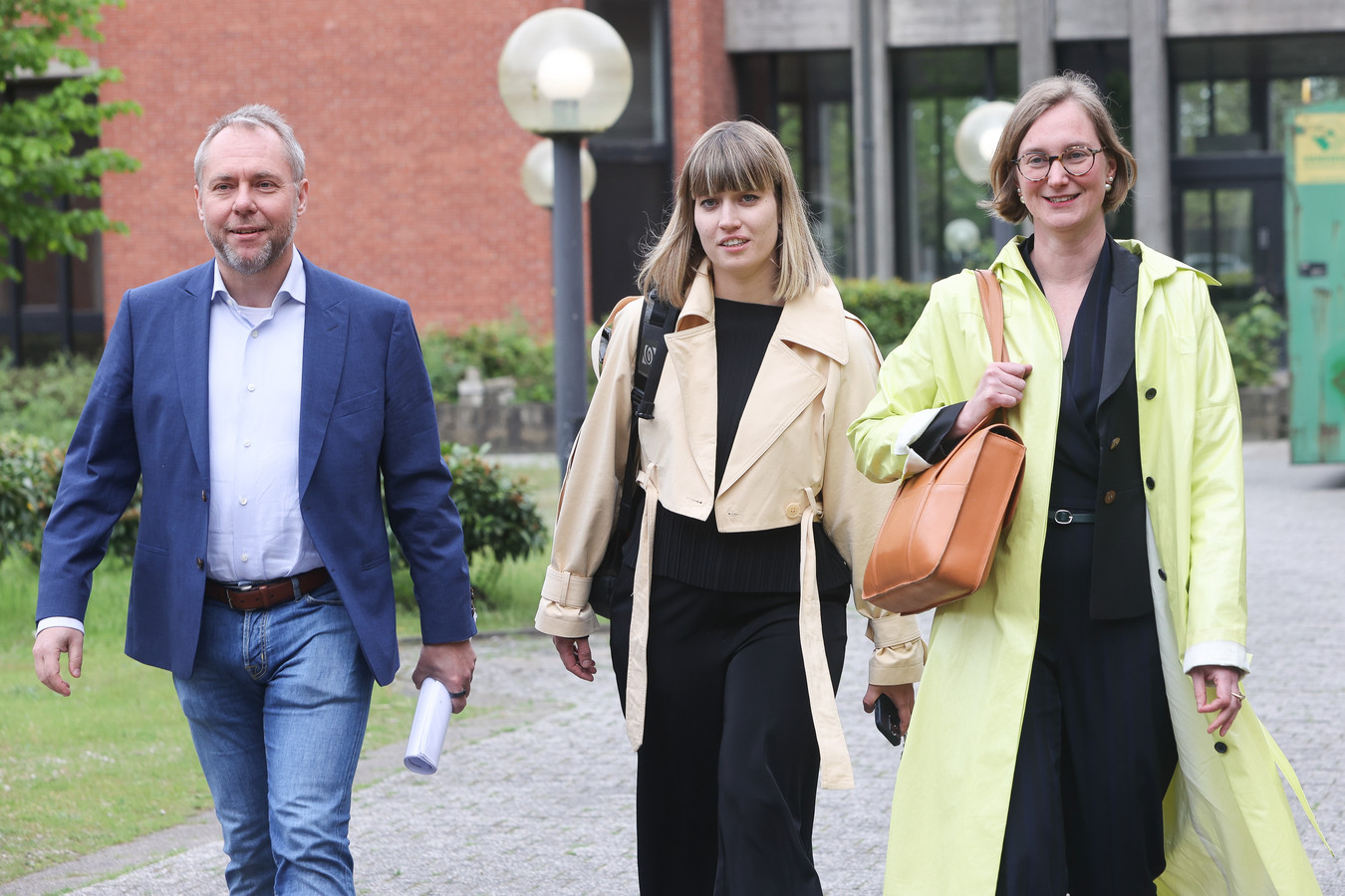 ASSISEN. “Führerbefehl? Dat is ludiek bedoeld hé, mijnheer de ...