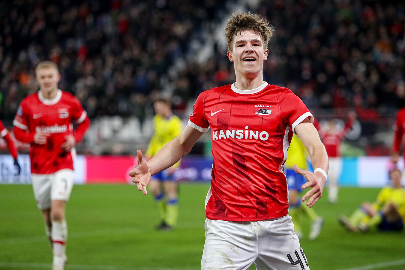 AZ wint met pijn en moeite van hekkensluiter Cambuur en blijft in spoor ...