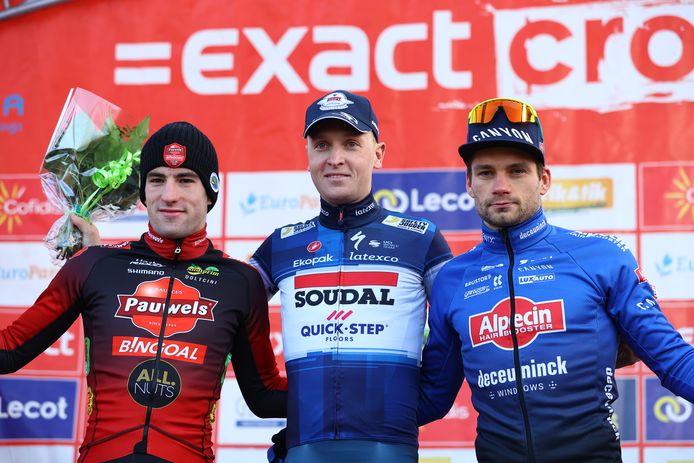 David van der Poel en Ryan Kamp op het podium in Zonnebeke, winst voor ...