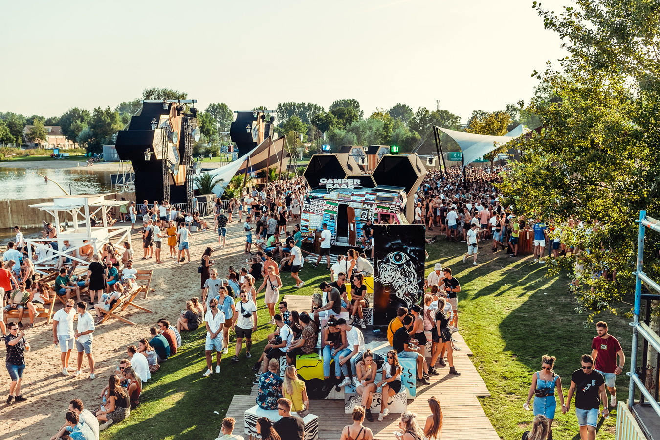Duikboot trapt bomvolle festivalzomer af in Breda | Foto | pzc.nl