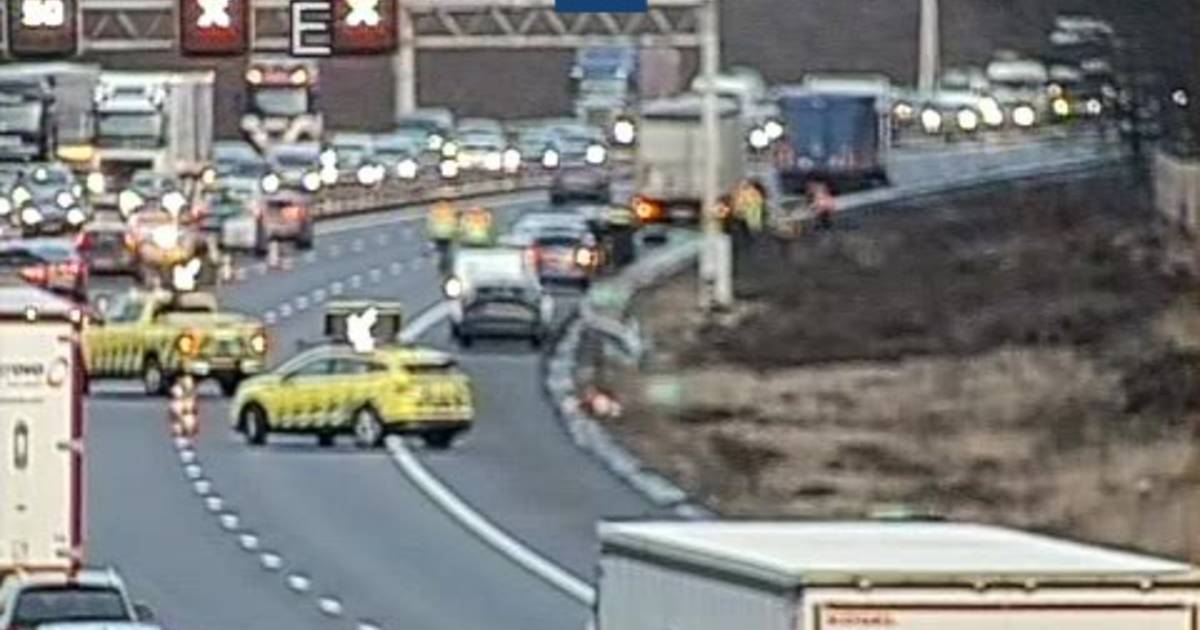 Lange file op A12 richting Arnhem vanwege ongeluk, meerdere voertuigen ...