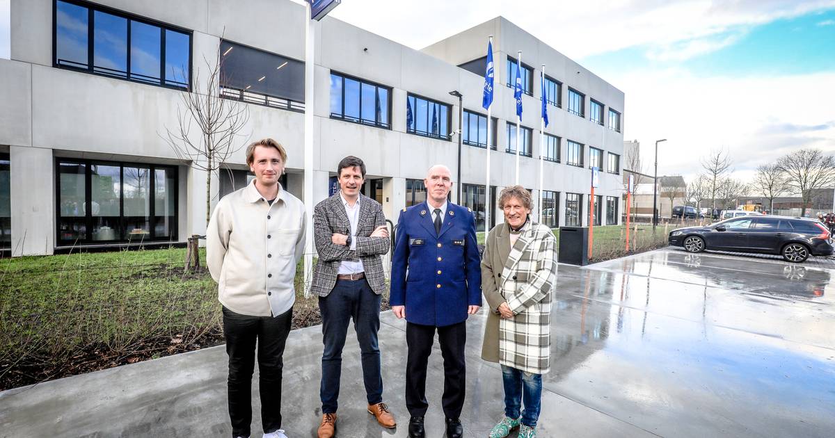 Modern cellencomplex, ruime bureaus en een commandocentrum: politiezone ...
