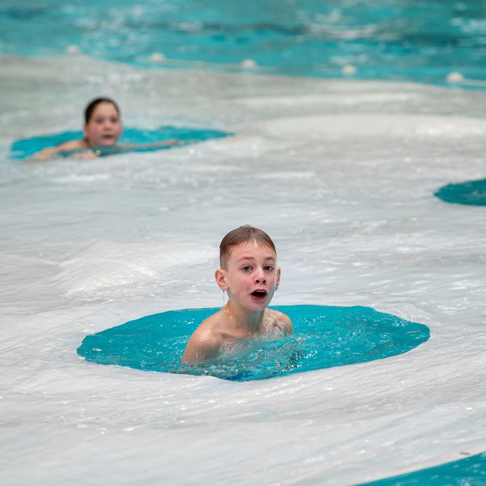 Hoe zwem je uit het water als er ijs op ligt? Kinderen leren wakzwemmen ...