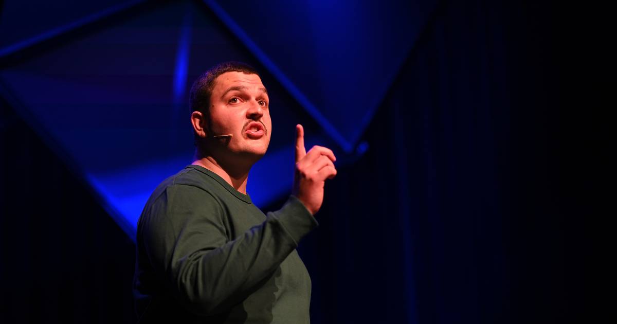 Van clowntje naar cabaretier met serieuze noot. Vader en zoon brengen ...