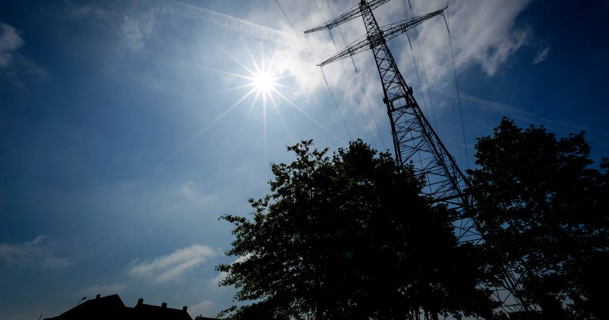 Elektriciteitsnet in steeds meer wijken overbelast | Binnenland | AD.nl