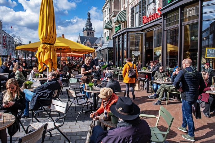 Sociale onthouding? De meesten trekken zich er niks van aan: ‘We maken ...