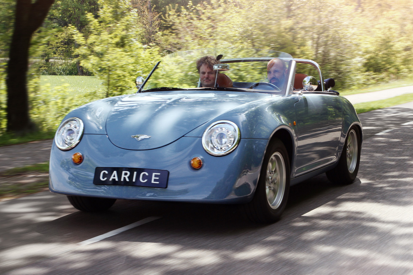 Deze elektrische cabrio werd in Delft bedacht en in Nederland geproduceerd: ‘Je stapt echt in ...