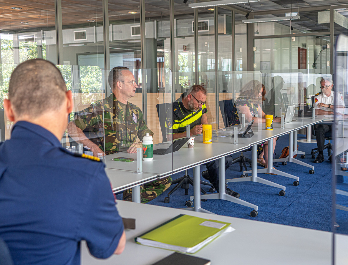 Dit ‘Outbreak Management Team’ moest in de regio IJsselland corona ...